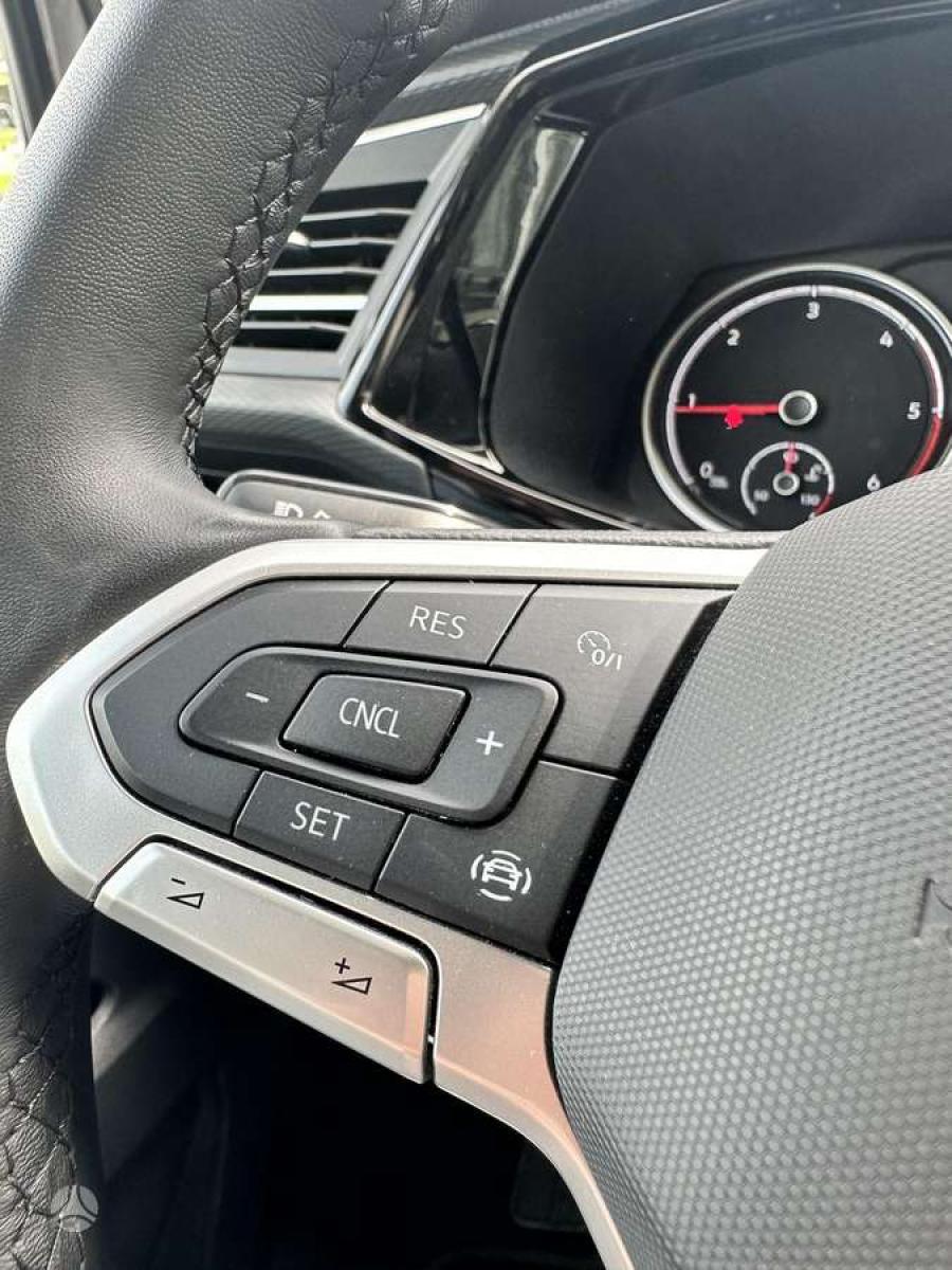 Brown Volkswagen Multivan 2021 in Siauliai, with an engine capacity of 1.97 L and mileage of 91 thousand km for 34900 €, photo 20 on AUTOMOTO.COM.LV