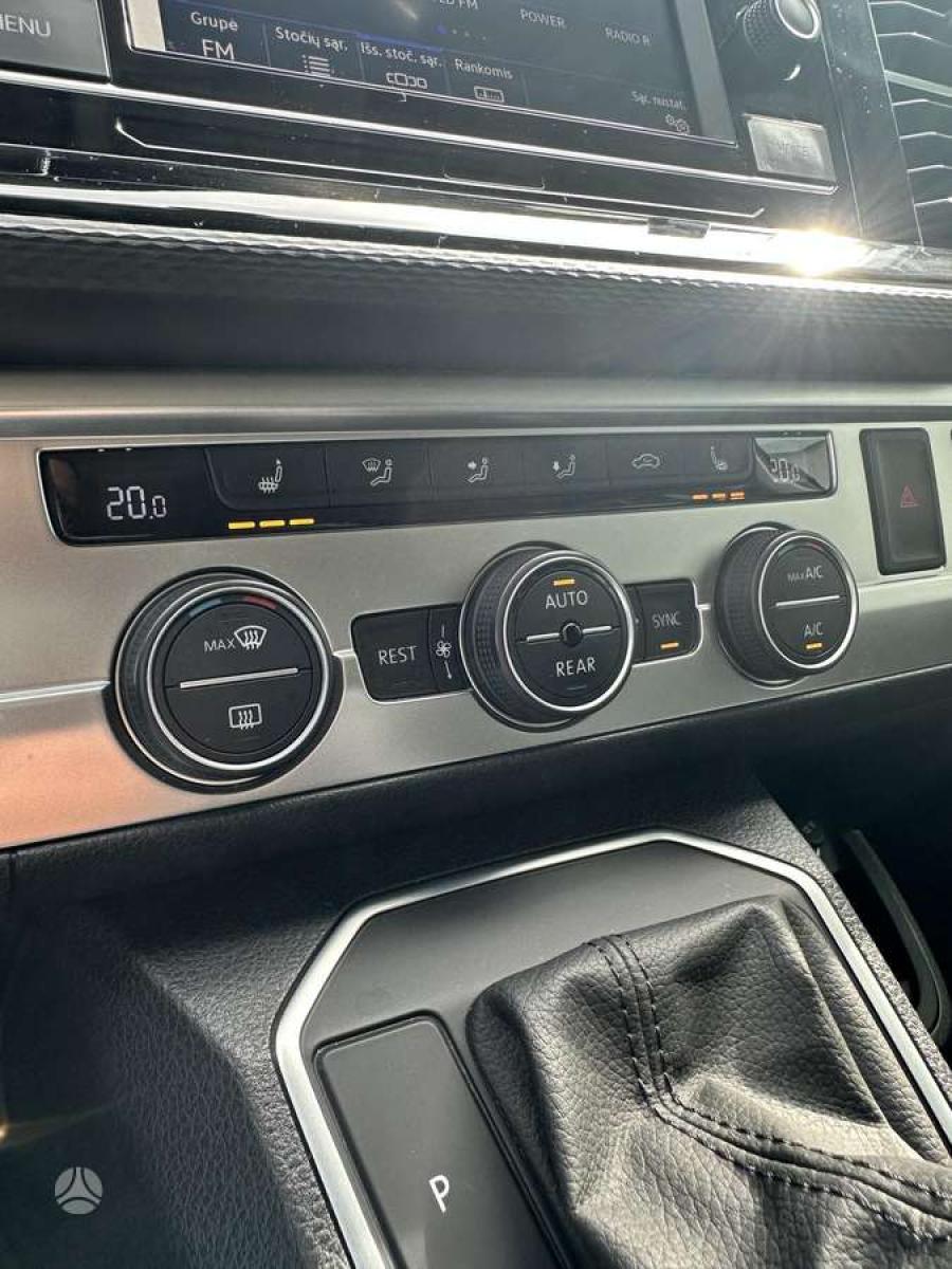 Brown Volkswagen Multivan 2021 in Siauliai, with an engine capacity of 1.97 L and mileage of 91 thousand km for 34900 €, photo 26 on AUTOMOTO.COM.LV