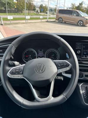 Brown Volkswagen Multivan 2021 in Siauliai, with an engine capacity of 1.97 L and mileage of 91 thousand km for 34900 €, photo 30 on AUTOMOTO.COM.LV