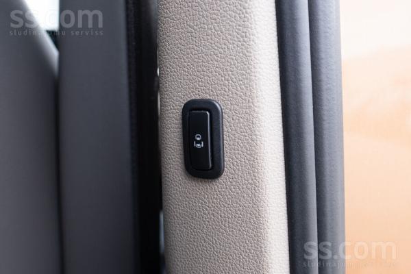 Brūns Volkswagen Multivan 2023 Rīga, ar dzinēja tilpumu 2.00 L un nobraukumu 60 tūkst. km par 48900 €, foto 9 vietnē AUTOMOTO.COM.LV