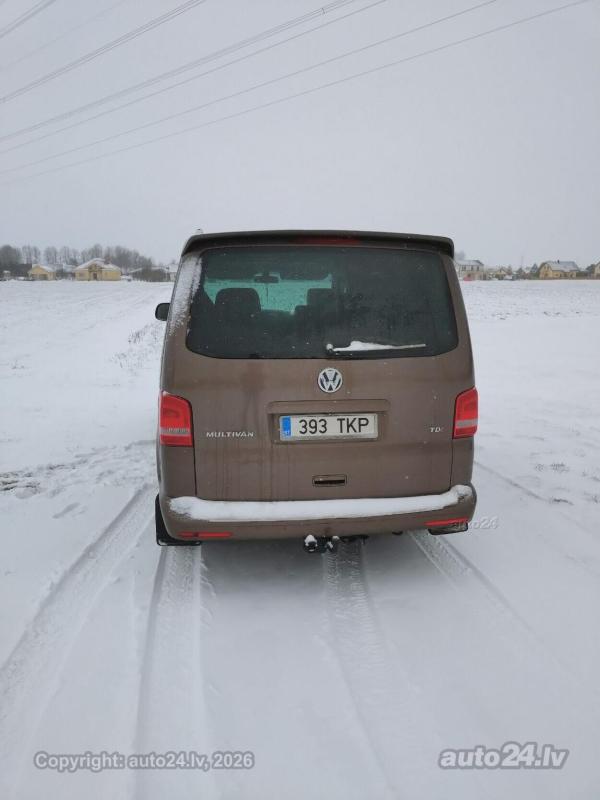 Brūns Volkswagen Multivan 2014 Tallina, ar dzinēja tilpumu 2.00 L un nobraukumu 518 tūkst. km par 14200 €, foto 5 vietnē AUTOMOTO.COM.LV