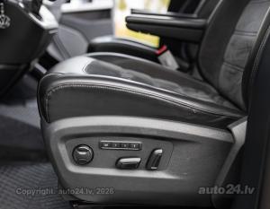 Brown Volkswagen Multivan 2016 in Tallinn, with an engine capacity of 2.00 L and mileage of 206 thousand km for 18790 €, photo 10 on AUTOMOTO.COM.LV