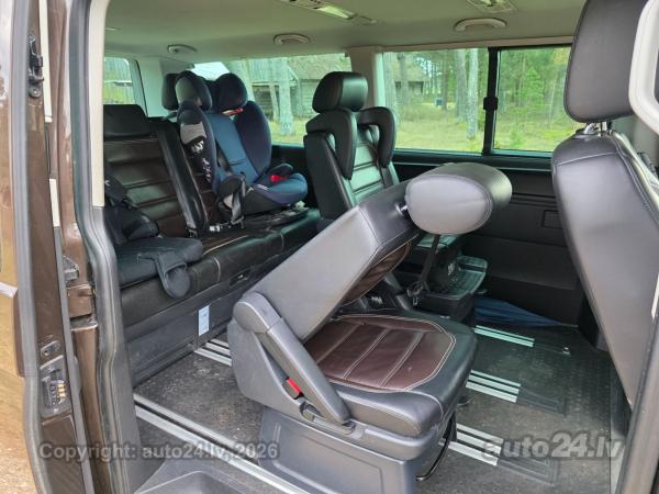 Brown Volkswagen Multivan 2017 in Tallinn, with an engine capacity of 2.00 L and mileage of 270 thousand km for 29000 €, photo 7 on AUTOMOTO.COM.LV