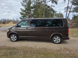 Brown Volkswagen Multivan 2017 in Tallinn, with an engine capacity of 2.00 L and mileage of 270 thousand km for 29000 €, photo 12 on AUTOMOTO.COM.LV