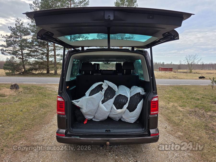Brown Volkswagen Multivan 2017 in Tallinn, with an engine capacity of 2.00 L and mileage of 270 thousand km for 29000 €, photo 13 on AUTOMOTO.COM.LV