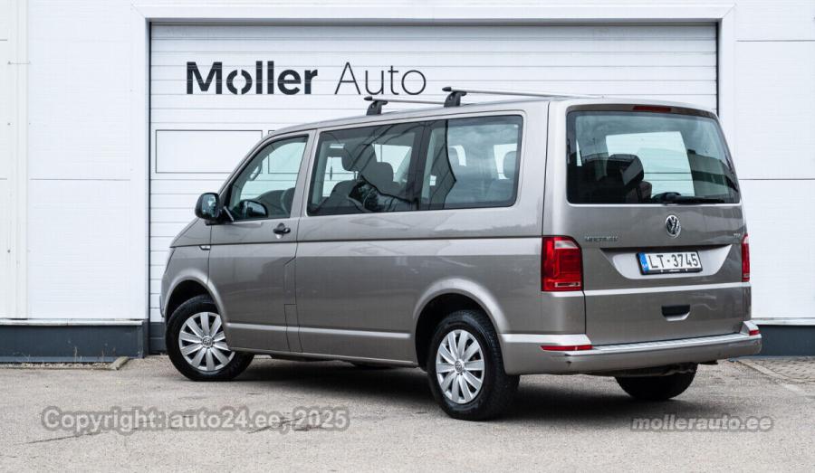 Brown Volkswagen Multivan 2018 in Riga, with an engine capacity of 2.00 L and mileage of 223 thousand km for 21469 €, photo 3 on AUTOMOTO.COM.LV