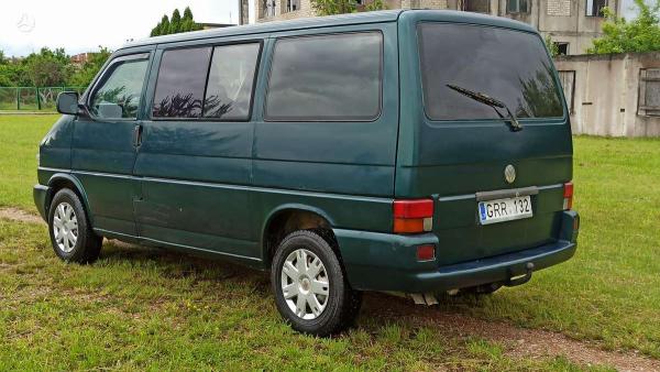 Green Volkswagen Multivan 1996 in Pakruojis, with an engine capacity of 2.50 L and mileage of 590 thousand km for 2900 €, photo 4 on AUTOMOTO.COM.LV