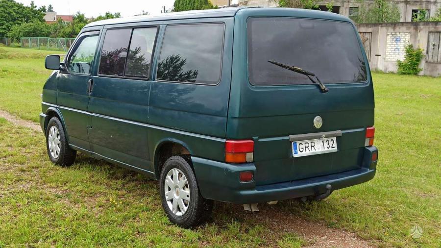 Green Volkswagen Multivan 1996 in Pakruojis, with an engine capacity of 2.50 L and mileage of 590 thousand km for 2900 €, photo 6 on AUTOMOTO.COM.LV