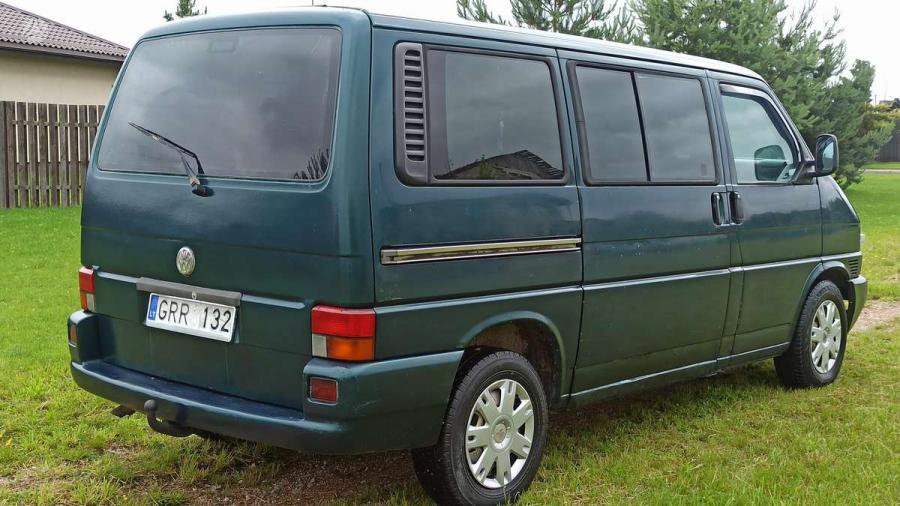 Green Volkswagen Multivan 1996 in Pakruojis, with an engine capacity of 2.50 L and mileage of 590 thousand km for 2900 €, photo 7 on AUTOMOTO.COM.LV