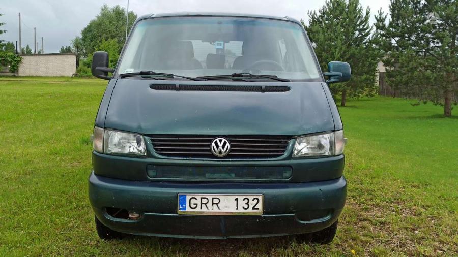 Green Volkswagen Multivan 1996 in Pakruojis, with an engine capacity of 2.50 L and mileage of 590 thousand km for 2900 €, photo 10 on AUTOMOTO.COM.LV