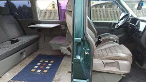 Green Volkswagen Multivan 1996 in Pakruojis, with an engine capacity of 2.50 L and mileage of 590 thousand km for 2900 €, photo 16 on AUTOMOTO.COM.LV
