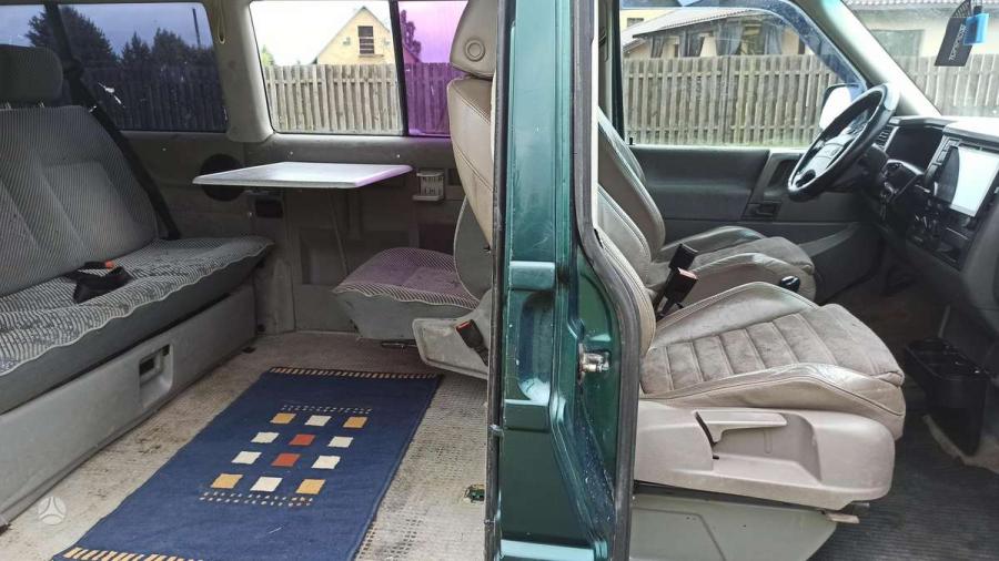Green Volkswagen Multivan 1996 in Pakruojis, with an engine capacity of 2.50 L and mileage of 590 thousand km for 2900 €, photo 16 on AUTOMOTO.COM.LV