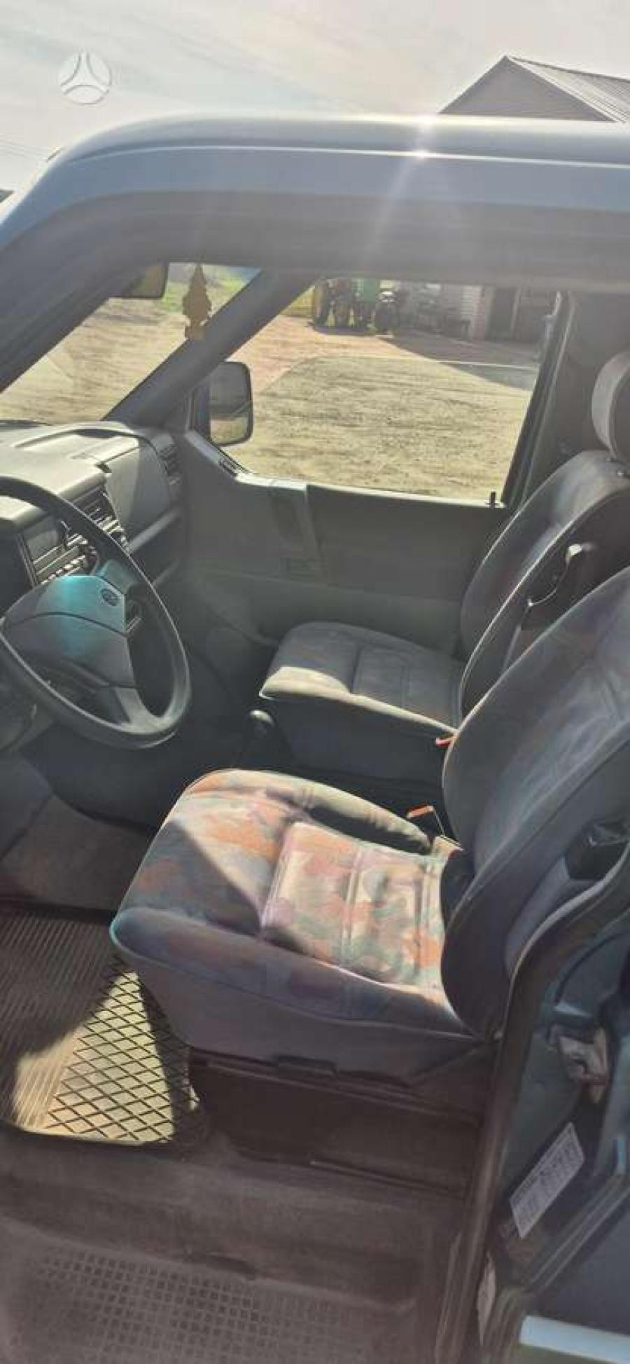 Green Volkswagen Multivan 1996 in Radviliskis, with an engine capacity of 2.37 L and mileage of 462 thousand km for 2900 €, photo 7 on AUTOMOTO.COM.LV