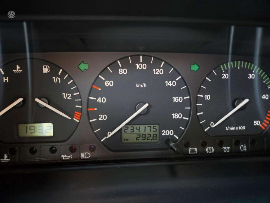 Zaļš Volkswagen Multivan 1996 Mažeikiai, ar dzinēja tilpumu 2.50 L un nobraukumu 234 tūkst. km par 4444 €, foto 12 vietnē AUTOMOTO.COM.LV