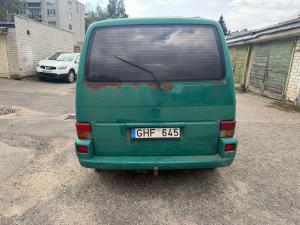 Green Volkswagen Multivan 1997 in Kaunas, with an engine capacity of 2.50 L and mileage of 263 thousand km for 2800 €, photo 6 on AUTOMOTO.COM.LV
