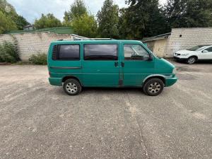 Green Volkswagen Multivan 1997 in Kaunas, with an engine capacity of 2.50 L and mileage of 263 thousand km for 2800 €, photo 7 on AUTOMOTO.COM.LV