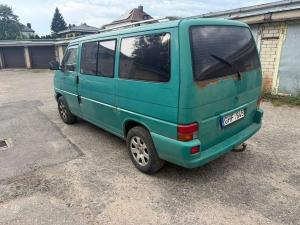 Green Volkswagen Multivan 1997 in Kaunas, with an engine capacity of 2.50 L and mileage of 263 thousand km for 2800 €, photo 8 on AUTOMOTO.COM.LV