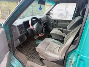 Green Volkswagen Multivan 1997 in Kaunas, with an engine capacity of 2.50 L and mileage of 263 thousand km for 2800 €, photo 10 on AUTOMOTO.COM.LV