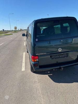 Green Volkswagen Multivan 2003 in Marijampole, with an engine capacity of 2.50 L and mileage of 400 thousand km for 7000 €, photo 4 on AUTOMOTO.COM.LV