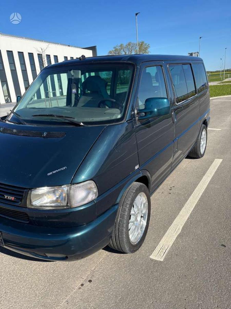 Green Volkswagen Multivan 2003 in Marijampole, with an engine capacity of 2.50 L and mileage of 400 thousand km for 7000 €, photo 5 on AUTOMOTO.COM.LV