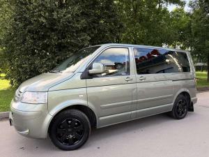 Green Volkswagen Multivan 2005 in Kaunas, with an engine capacity of 2.50 L and mileage of 415 thousand km for 6500 €, photo  on AUTOMOTO.COM.LV
