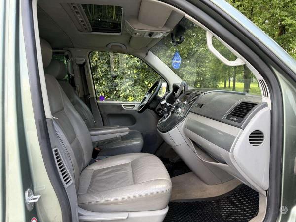 Green Volkswagen Multivan 2005 in Kaunas, with an engine capacity of 2.50 L and mileage of 415 thousand km for 6500 €, photo 8 on AUTOMOTO.COM.LV