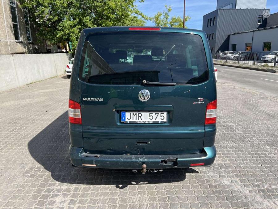 Green Volkswagen Multivan 2008 in Telschi, with an engine capacity of 2.50 L and mileage of 330 thousand km for 5999 €, photo 7 on AUTOMOTO.COM.LV