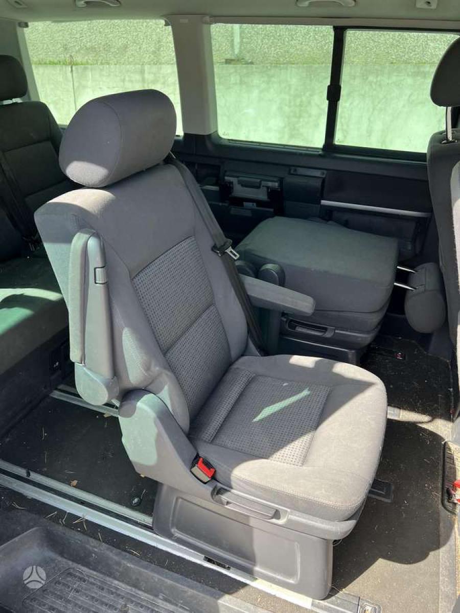 Green Volkswagen Multivan 2008 in Telschi, with an engine capacity of 2.50 L and mileage of 330 thousand km for 5999 €, photo 10 on AUTOMOTO.COM.LV