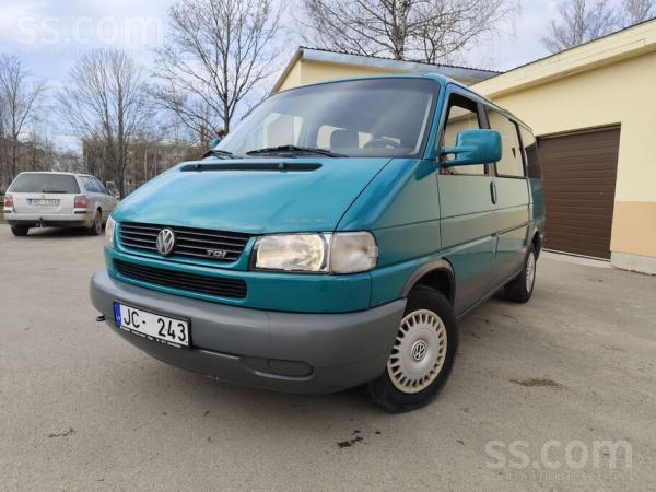 Green Volkswagen Multivan 1996 in Rezekne, with an engine capacity of 2.50 L and mileage of 412 thousand km for 3700 €, photo 3 on AUTOMOTO.COM.LV