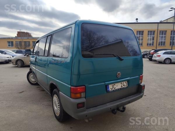 Green Volkswagen Multivan 1996 in Rezekne, with an engine capacity of 2.50 L and mileage of 412 thousand km for 3700 €, photo 5 on AUTOMOTO.COM.LV