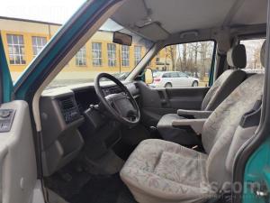 Green Volkswagen Multivan 1996 in Rezekne, with an engine capacity of 2.50 L and mileage of 412 thousand km for 3700 €, photo 8 on AUTOMOTO.COM.LV