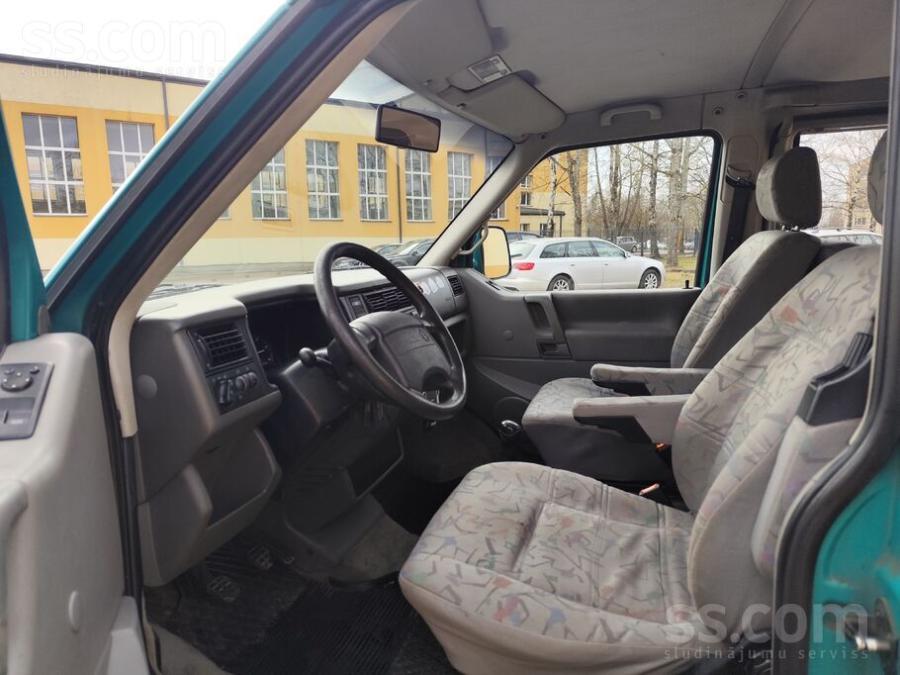 Green Volkswagen Multivan 1996 in Rezekne, with an engine capacity of 2.50 L and mileage of 412 thousand km for 3700 €, photo 8 on AUTOMOTO.COM.LV