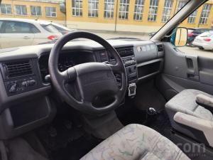 Green Volkswagen Multivan 1996 in Rezekne, with an engine capacity of 2.50 L and mileage of 412 thousand km for 3700 €, photo 9 on AUTOMOTO.COM.LV