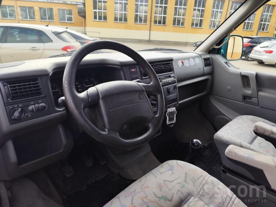 Green Volkswagen Multivan 1996 in Rezekne, with an engine capacity of 2.50 L and mileage of 412 thousand km for 3700 €, photo 9 on AUTOMOTO.COM.LV