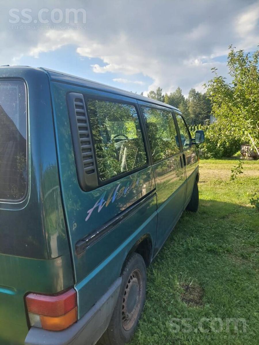 Green Volkswagen Multivan 1996 in Tukums, with an engine capacity of 1.90 L and mileage of 482 thousand km for 2750 €, photo 4 on AUTOMOTO.COM.LV