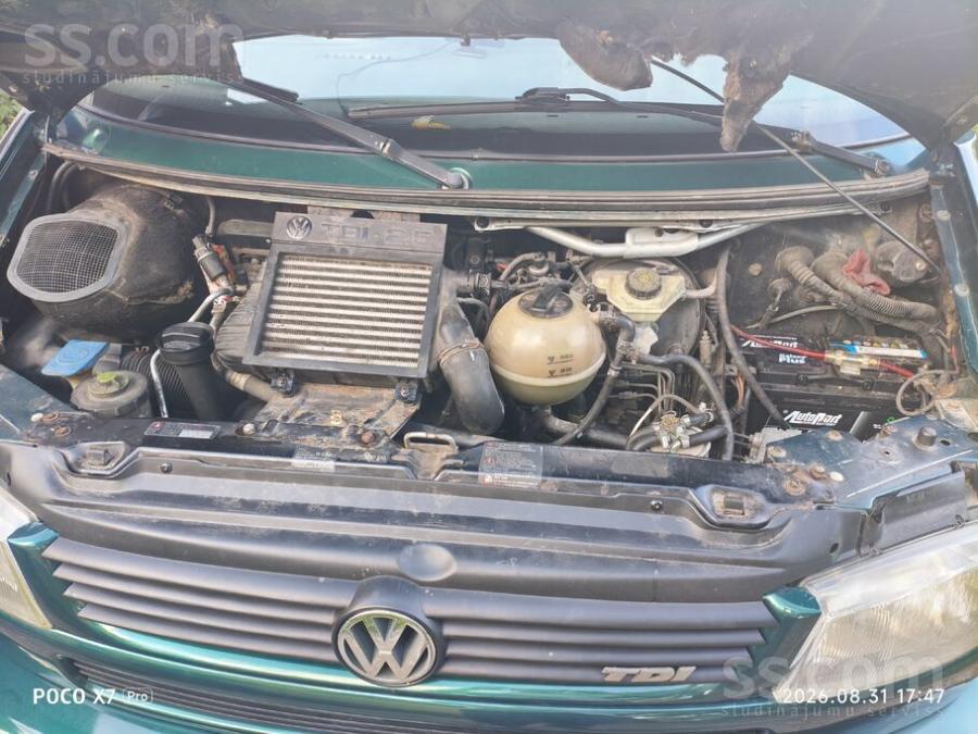 Green Volkswagen Multivan 1996 in Tukums, with an engine capacity of 2.50 L and mileage of 493 thousand km for 4500 €, photo 8 on AUTOMOTO.COM.LV
