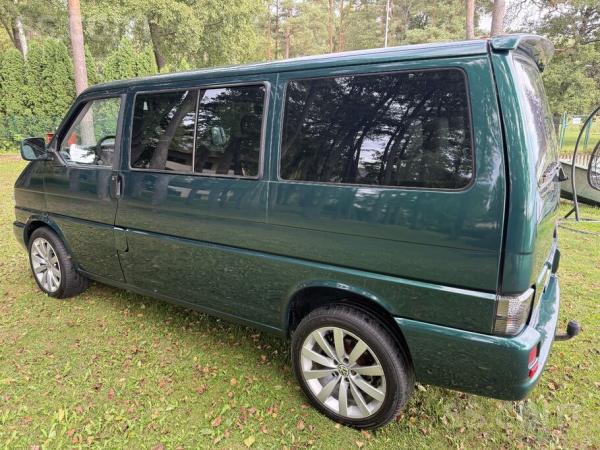 Green Volkswagen Multivan 1996 in Riga, with an engine capacity of 2.50 L and mileage of 529 thousand km for 6450 €, photo 6 on AUTOMOTO.COM.LV