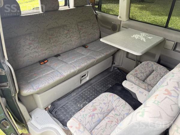 Green Volkswagen Multivan 1996 in Riga, with an engine capacity of 2.50 L and mileage of 529 thousand km for 6450 €, photo 9 on AUTOMOTO.COM.LV