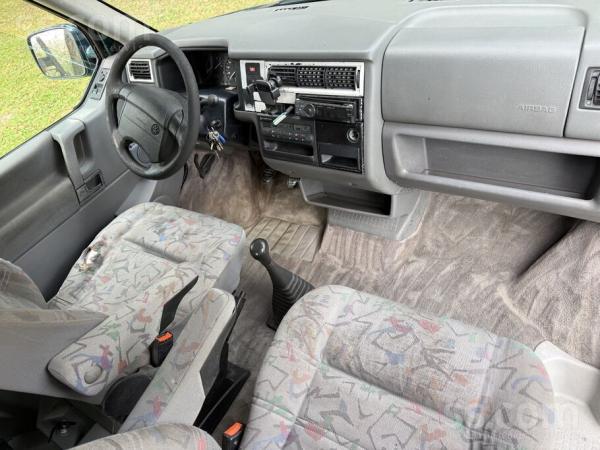 Green Volkswagen Multivan 1996 in Riga, with an engine capacity of 2.50 L and mileage of 529 thousand km for 6450 €, photo 10 on AUTOMOTO.COM.LV
