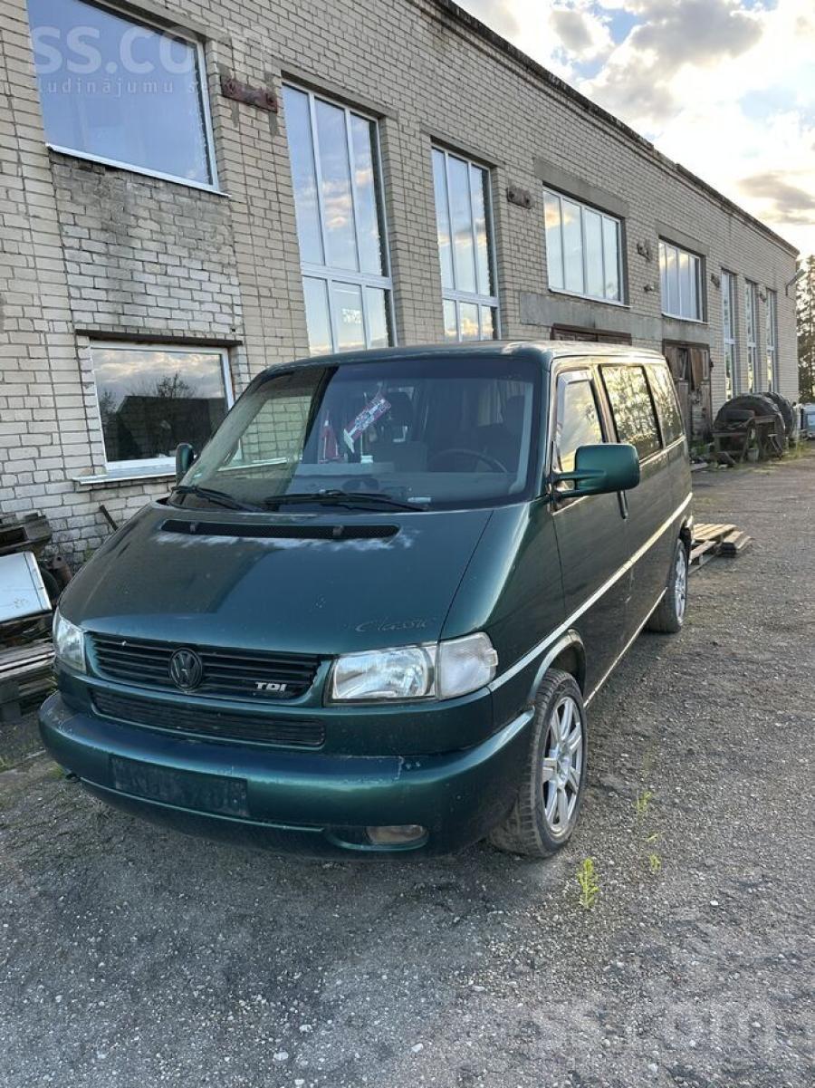 Zaļš Volkswagen Multivan 1997 Dobele, ar dzinēja tilpumu 2.50 L un nobraukumu 430 tūkst. km par 1400 €, foto 1 vietnē AUTOMOTO.COM.LV