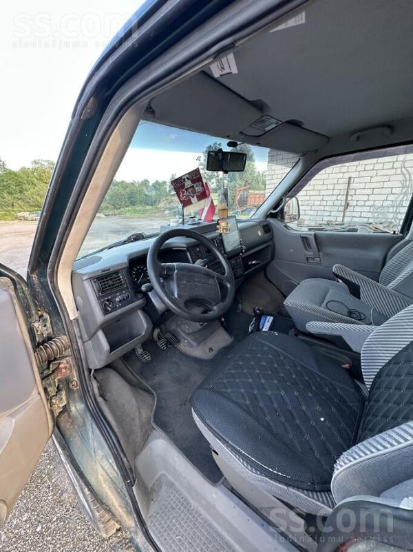 Zaļš Volkswagen Multivan 1997 Dobele, ar dzinēja tilpumu 2.50 L un nobraukumu 430 tūkst. km par 1400 €, foto 4 vietnē AUTOMOTO.COM.LV