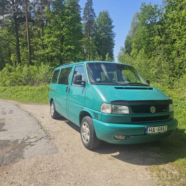 Zaļš Volkswagen Multivan 1997 Jelgava, ar dzinēja tilpumu 2.50 L un nobraukumu 522 tūkst. km par 4500 €, foto 1 vietnē AUTOMOTO.COM.LV
