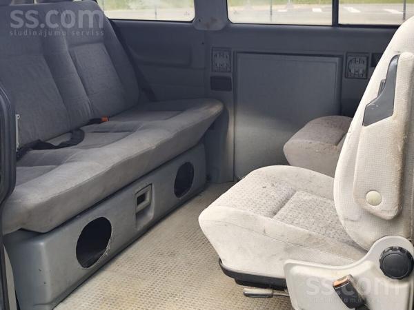 Zaļš Volkswagen Multivan 1998 Ogre, ar dzinēja tilpumu 1.90 L un nobraukumu 414 tūkst. km par 2500 €, foto 5 vietnē AUTOMOTO.COM.LV