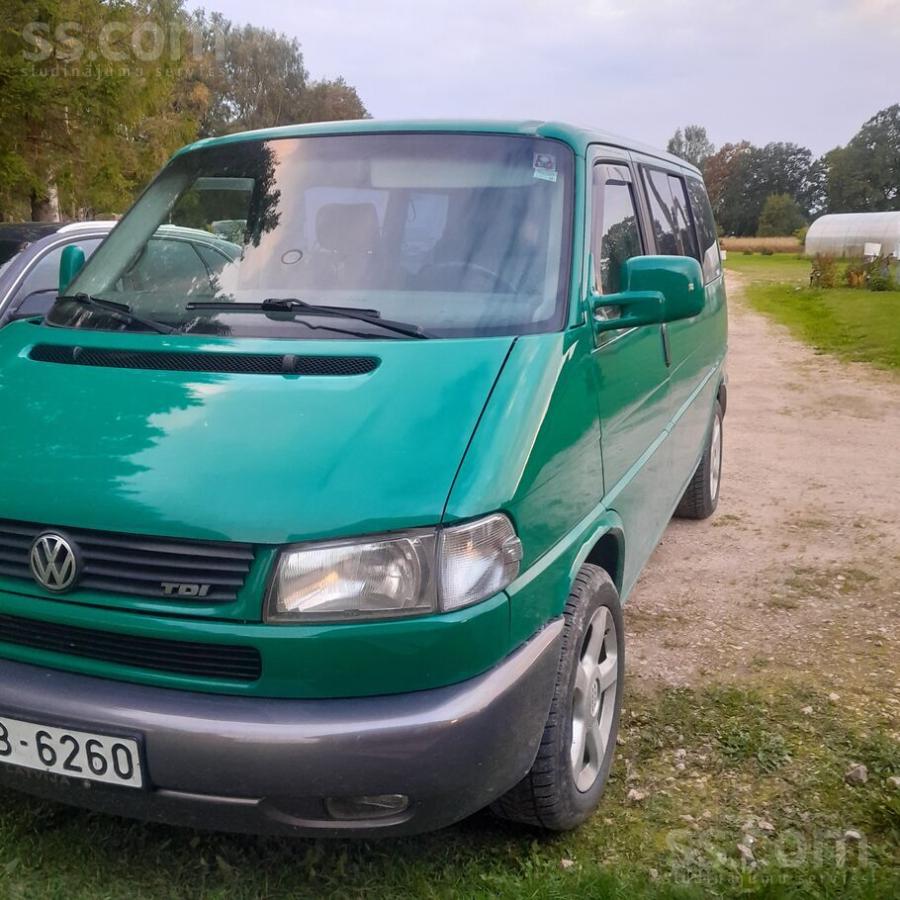 Zaļš Volkswagen Multivan 1998 Rīga, ar dzinēja tilpumu 2.50 L un nobraukumu 377 tūkst. km par 9000 €, foto 1 vietnē AUTOMOTO.COM.LV