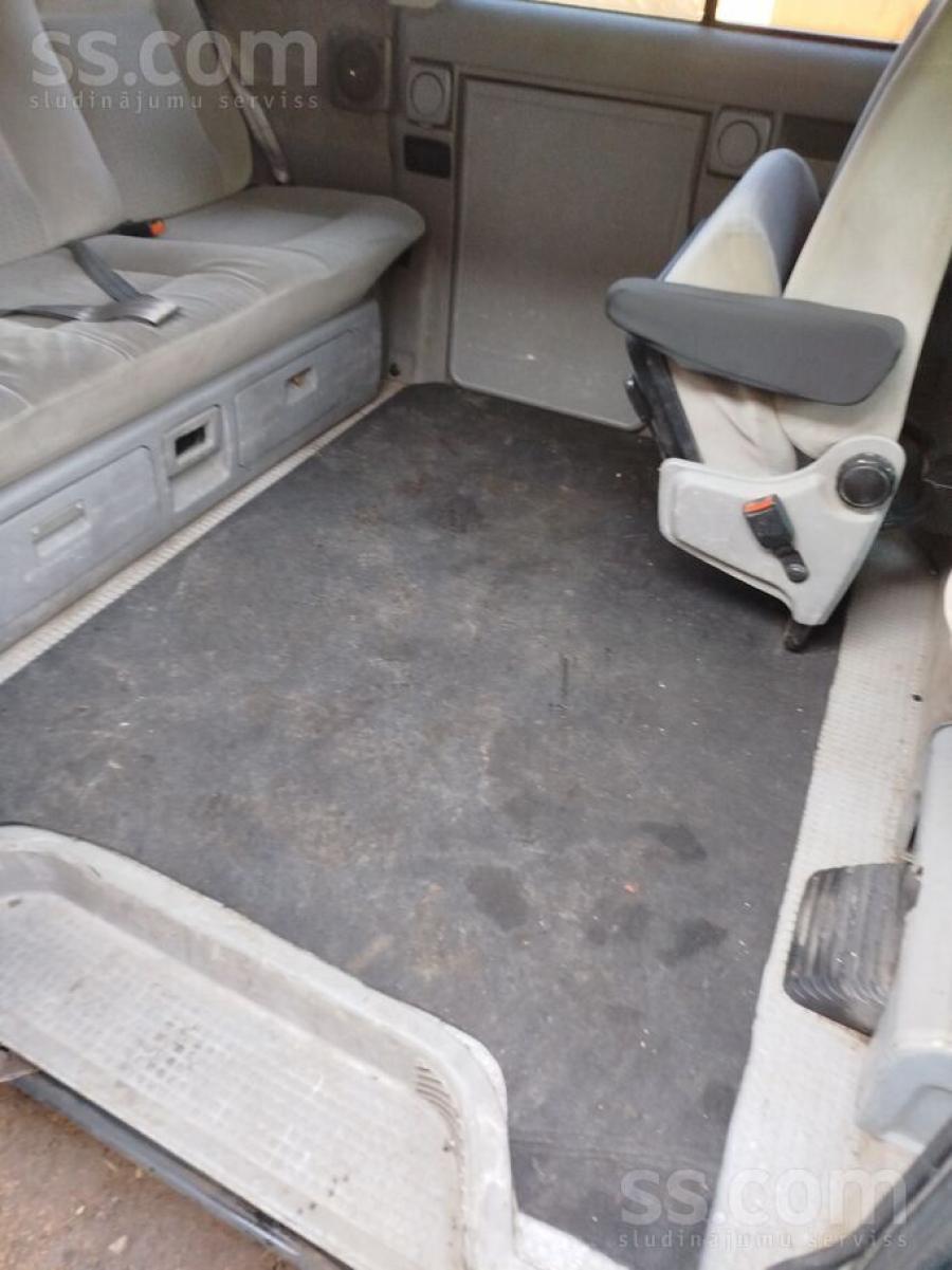 Zaļš Volkswagen Multivan 1999 Rīga, ar dzinēja tilpumu 2.50 L un nobraukumu 503 tūkst. km par 3650 €, foto 6 vietnē AUTOMOTO.COM.LV