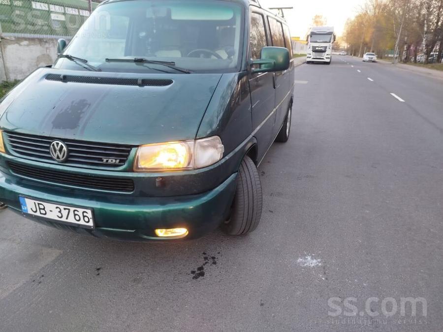 Zaļš Volkswagen Multivan 1999 Rīga, ar dzinēja tilpumu 2.50 L un nobraukumu 503 tūkst. km par 3650 €, foto 10 vietnē AUTOMOTO.COM.LV