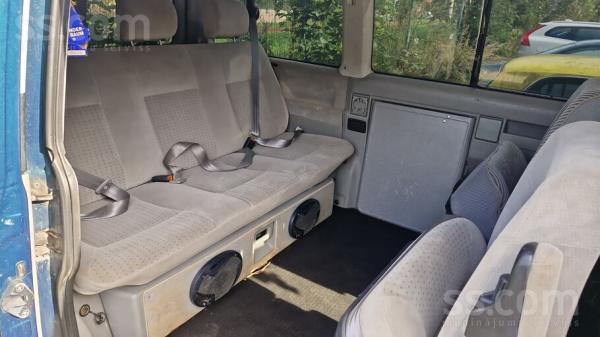 Volkswagen Multivan 1999 in Riga on AUTOMOTO.COM.LV Green Volkswagen Multivan 1999 in Riga, with an engine capacity of 2.50 L and mileage of 378 thousand km for 8500 €, photo 3 on AUTOMOTO.COM.LV