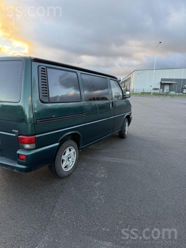 Zaļš Volkswagen Multivan 2000 Rīga, ar dzinēja tilpumu 2.50 L un nobraukumu 359 tūkst. km par 3750 €, foto 4 vietnē AUTOMOTO.COM.LV
