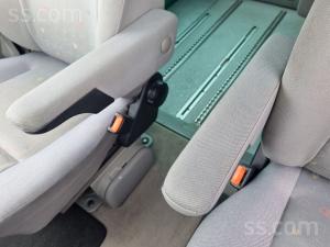 Green Volkswagen Multivan 2000 in Ogre, with an engine capacity of 2.50 L and mileage of 222 thousand km for 7350 €, photo 16 on AUTOMOTO.COM.LV