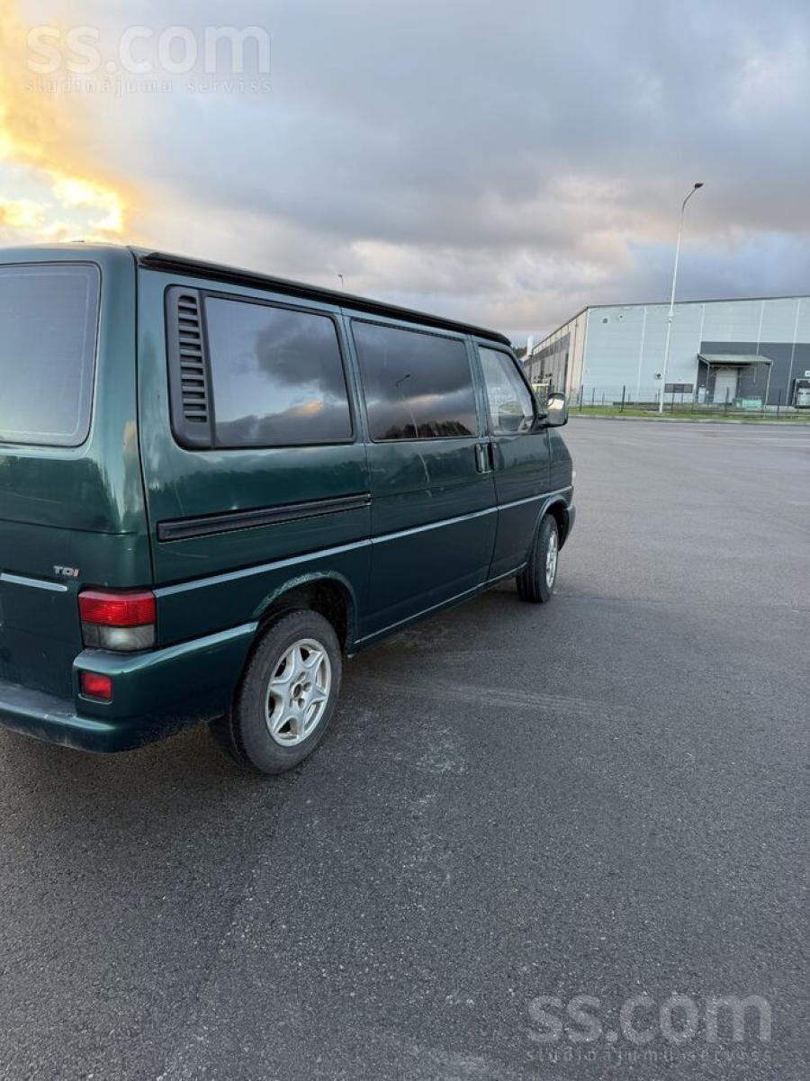 Green Volkswagen Multivan 2000 in Riga, with an engine capacity of 2.50 L and mileage of 359 thousand km for 3200 €, photo 5 on AUTOMOTO.COM.LV